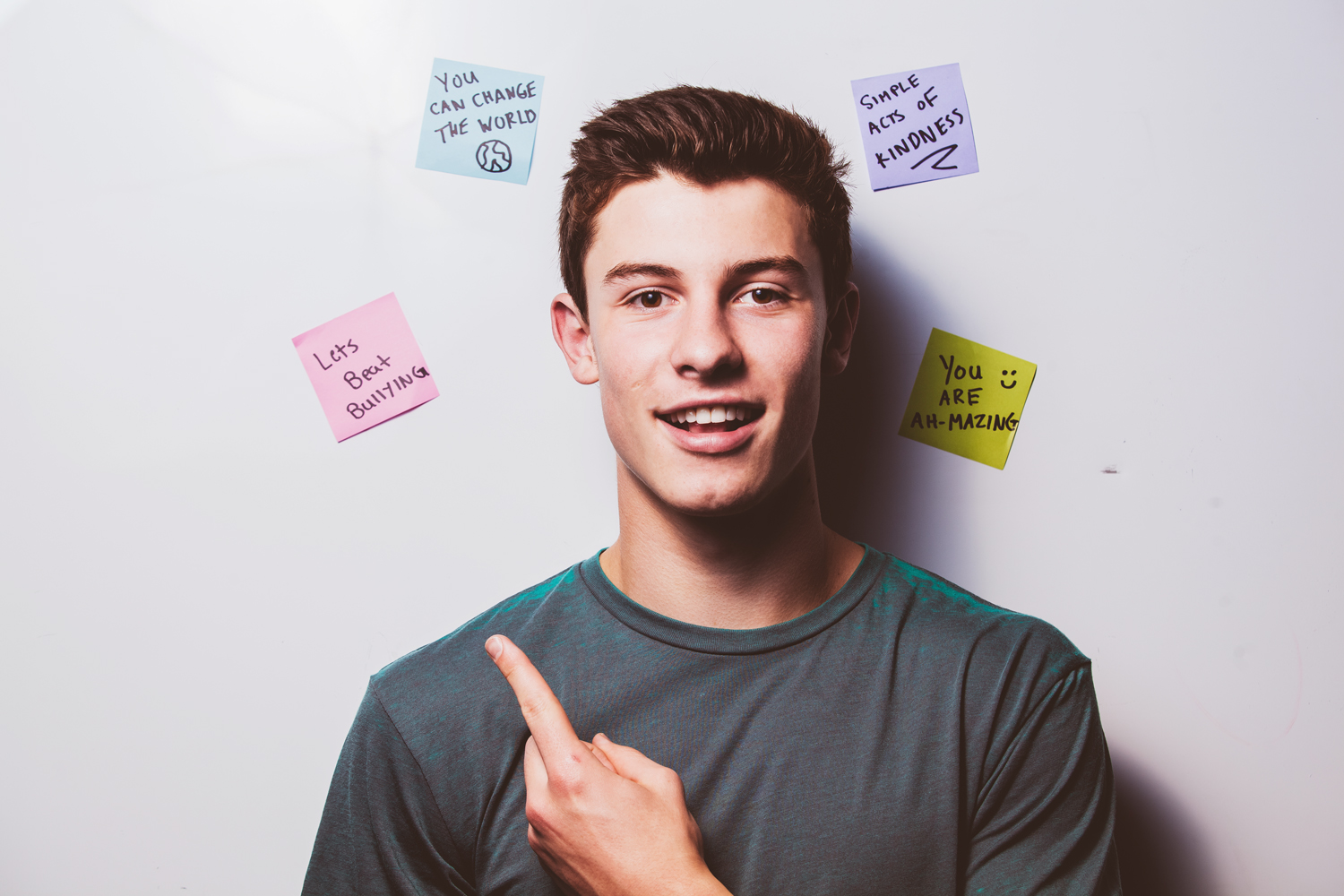 Εντυπωσίασε ο Shawn Mendes στα MTV Awards - Δείτε την εμφάνιση του ...